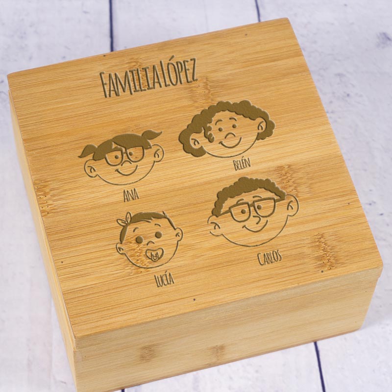Caja de té grabada 'Familia Molona'